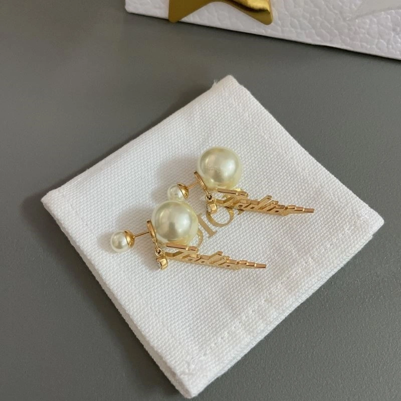 Top match Christian Dior Earrings