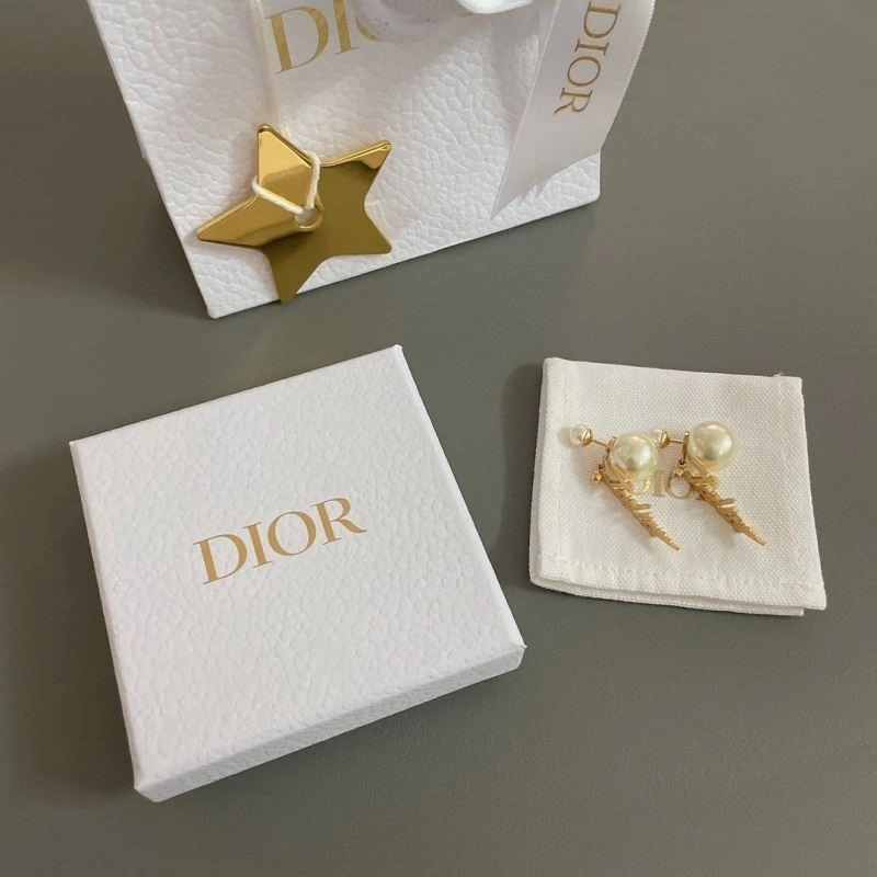Top match Christian Dior Earrings