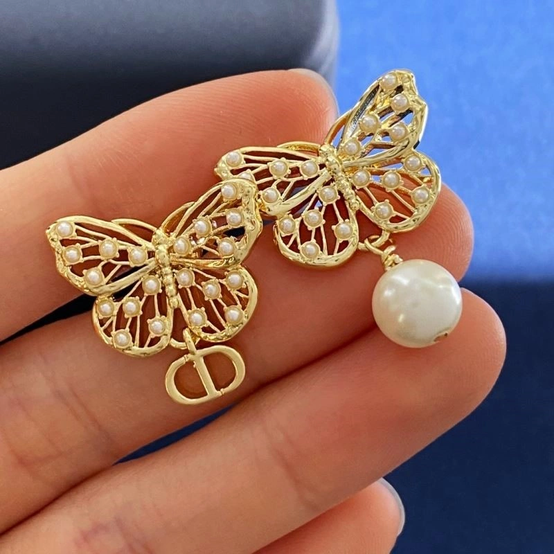 Accurate model Christian Dior Earrings