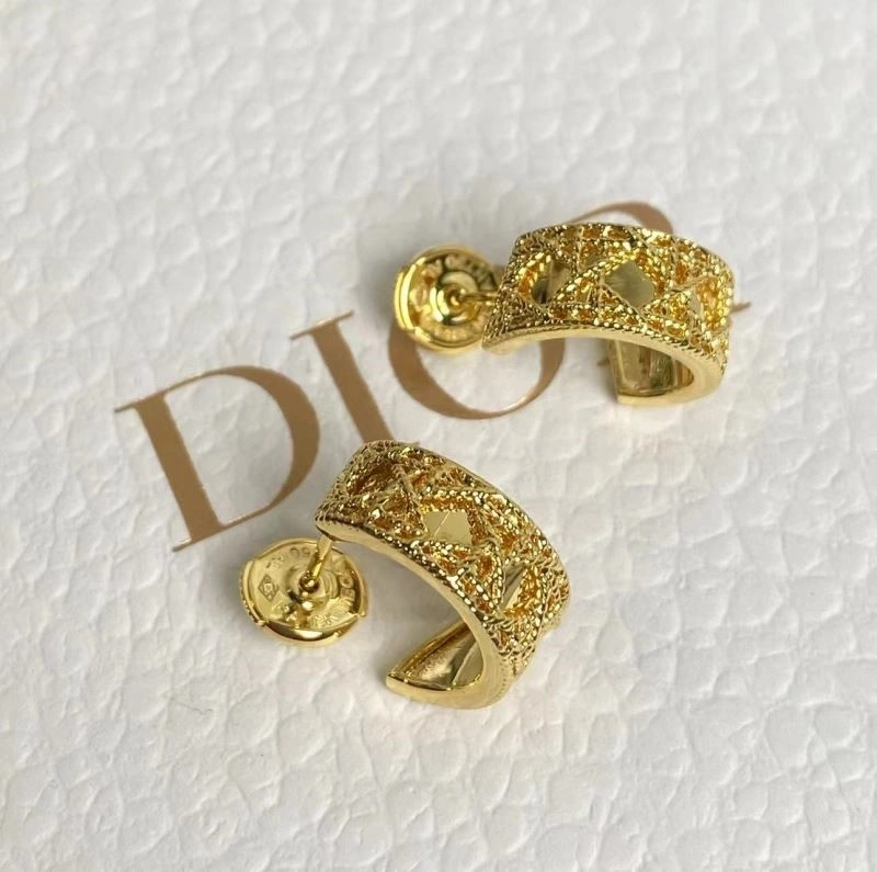 Top match Christian Dior Earrings