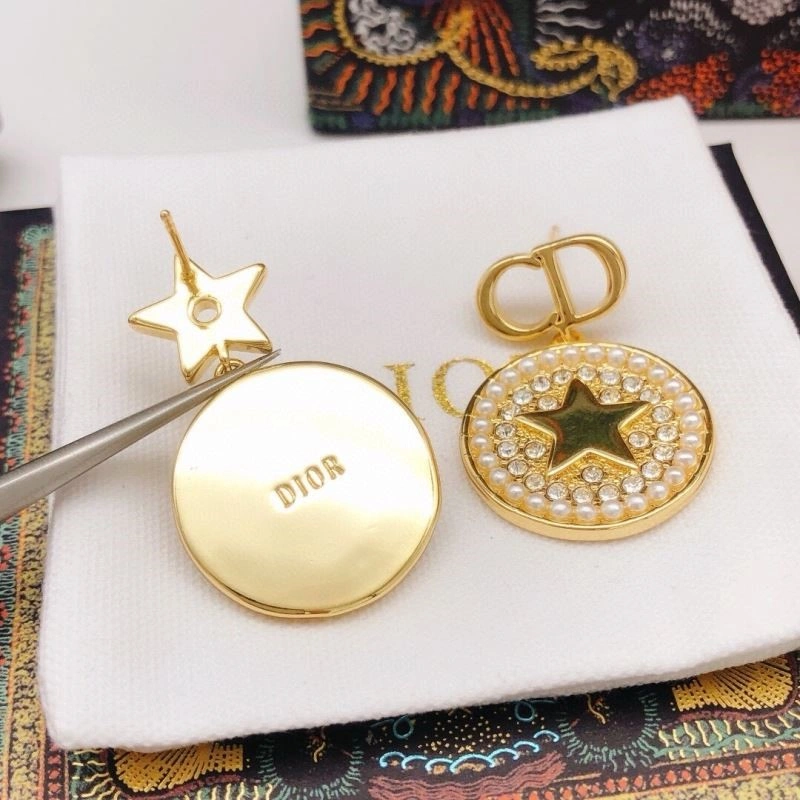 Top match Christian Dior Earrings