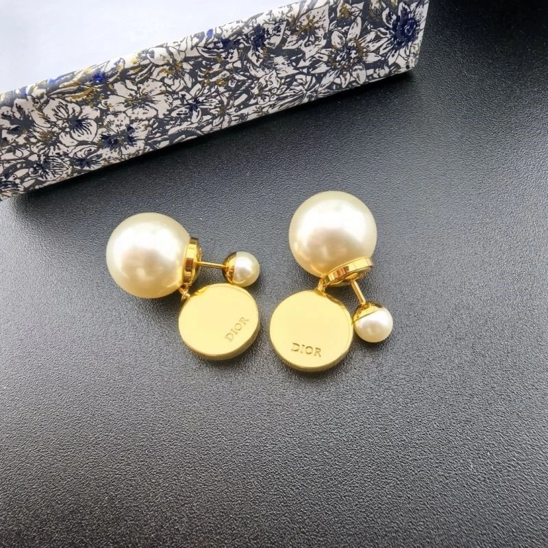 Accurate model Christian Dior Earrings