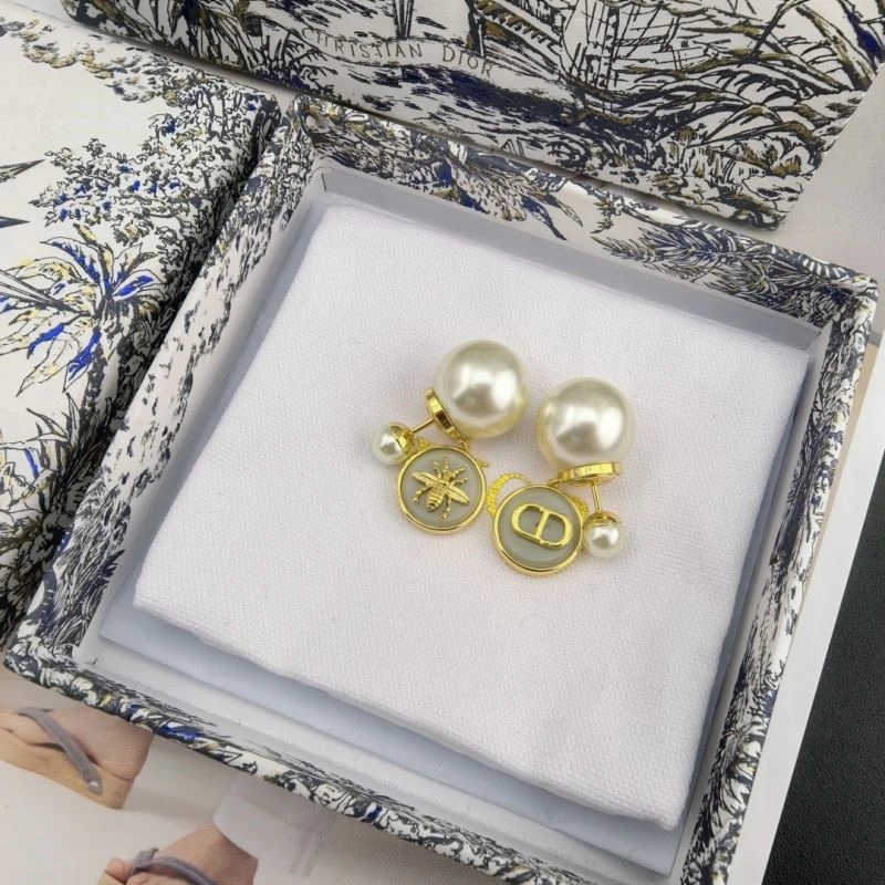 Accurate model Christian Dior Earrings
