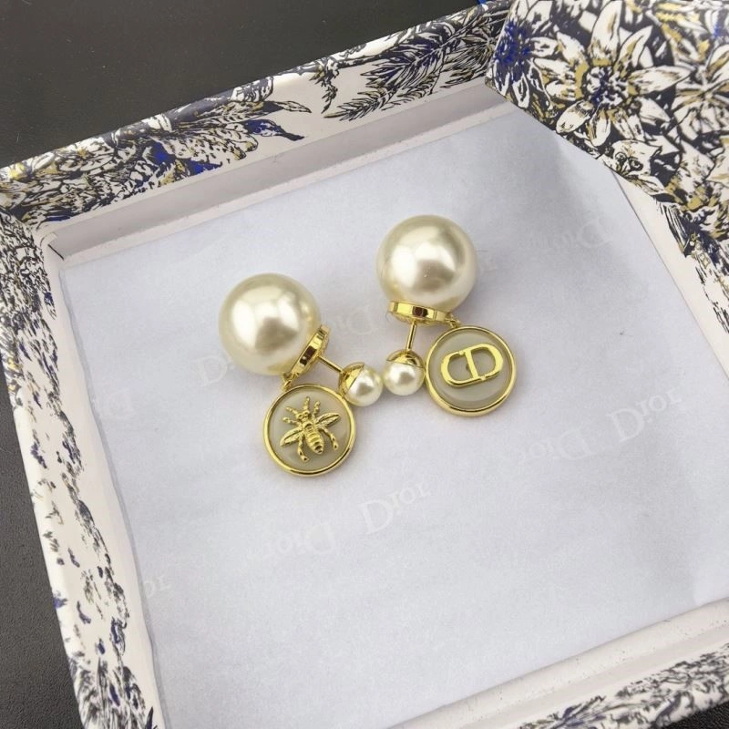 Accurate model Christian Dior Earrings