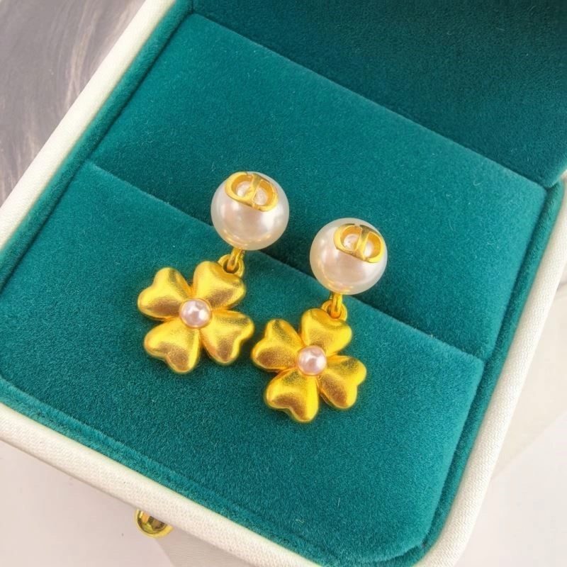 Low-cost Christian Dior Earrings
