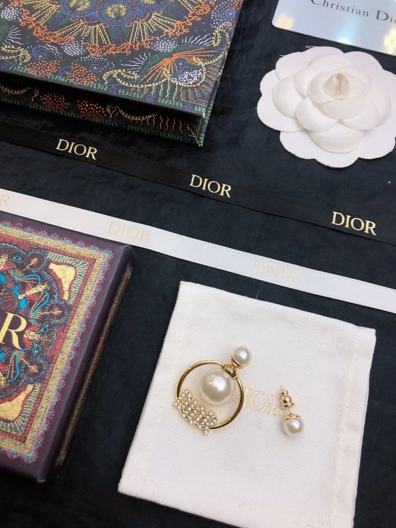 Legit Christian Dior Earrings