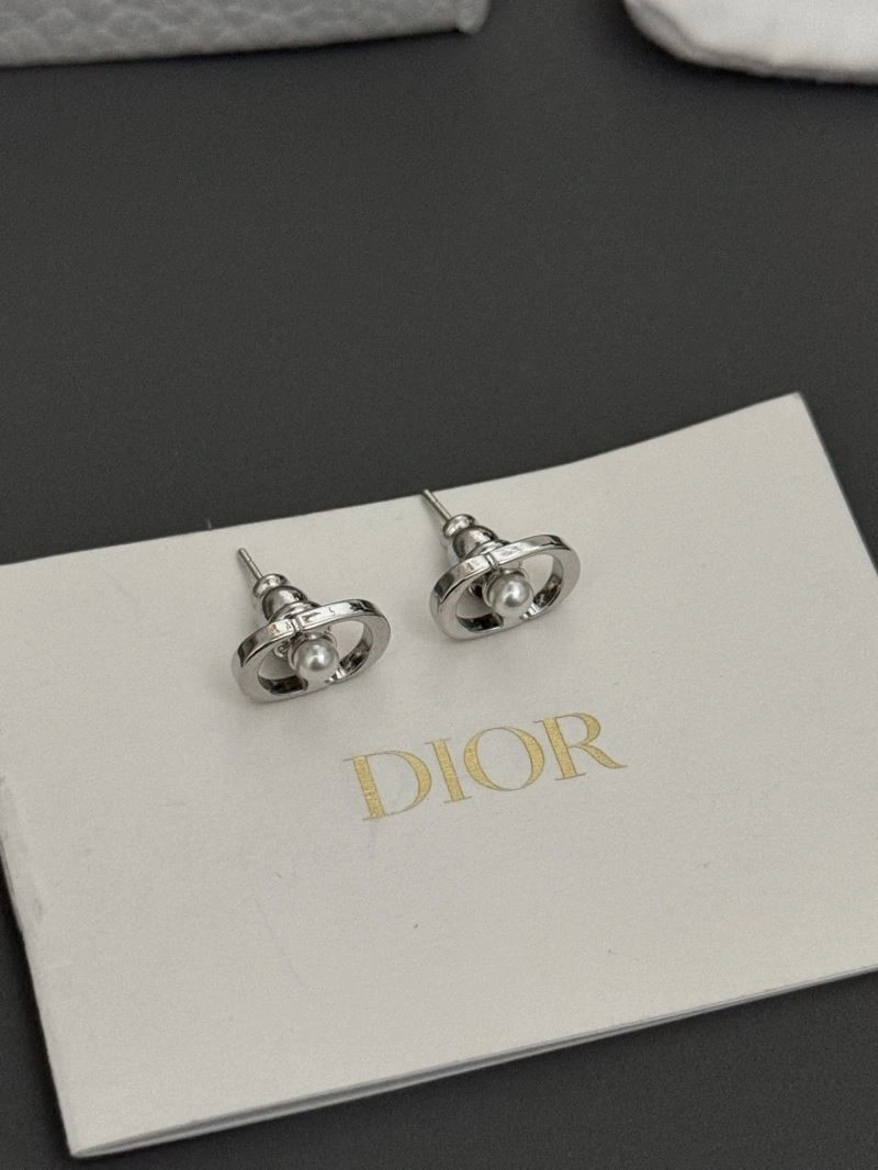 Top match Christian Dior Earrings