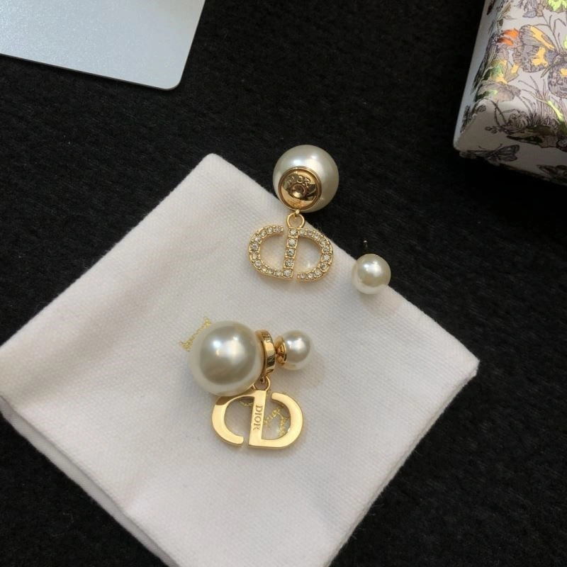 High accuracy Christian Dior Earrings