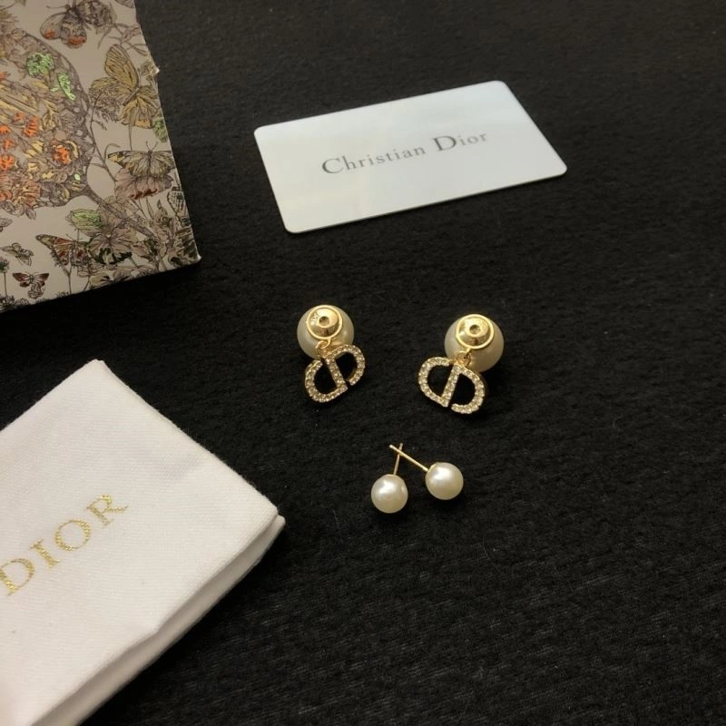 High accuracy Christian Dior Earrings