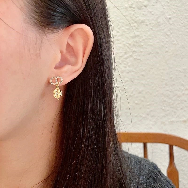 Accurate model Christian Dior Earrings