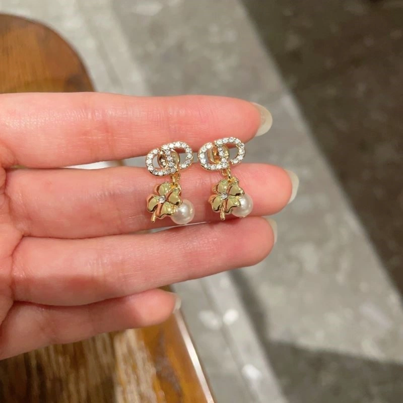 Accurate model Christian Dior Earrings
