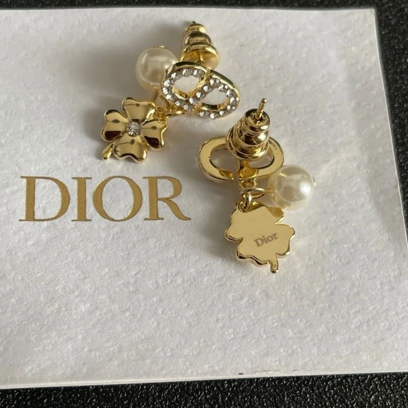Accurate model Christian Dior Earrings