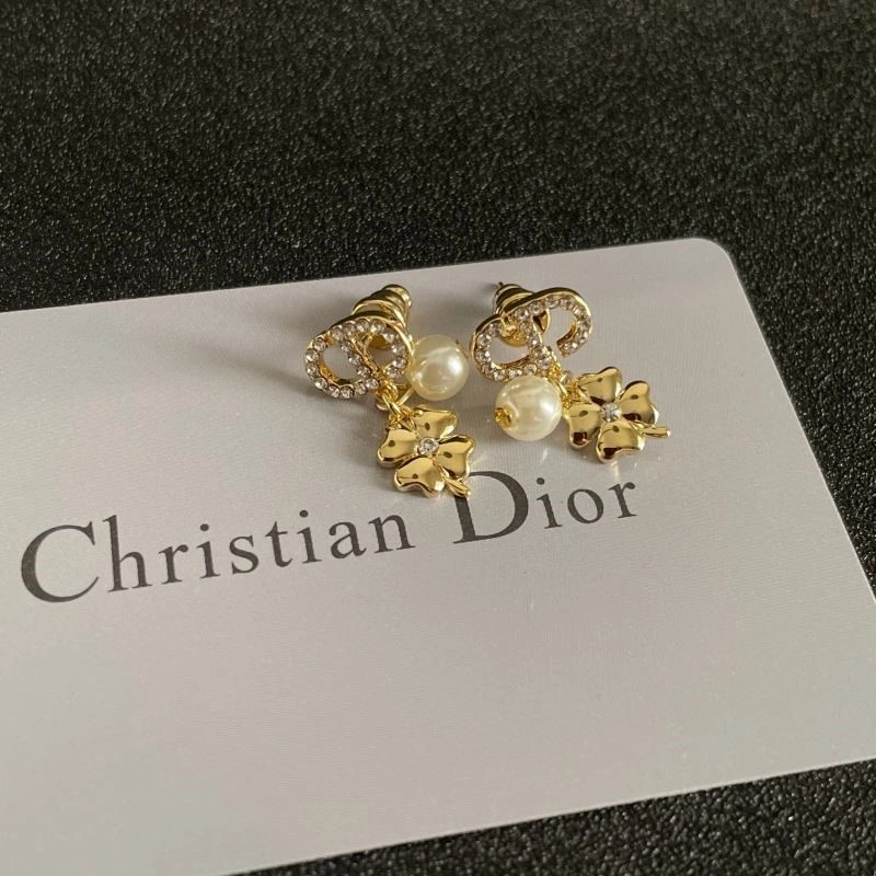 Accurate model Christian Dior Earrings