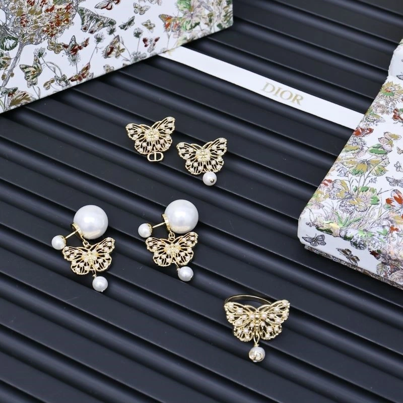 Indistinguishable Christian Dior Earrings