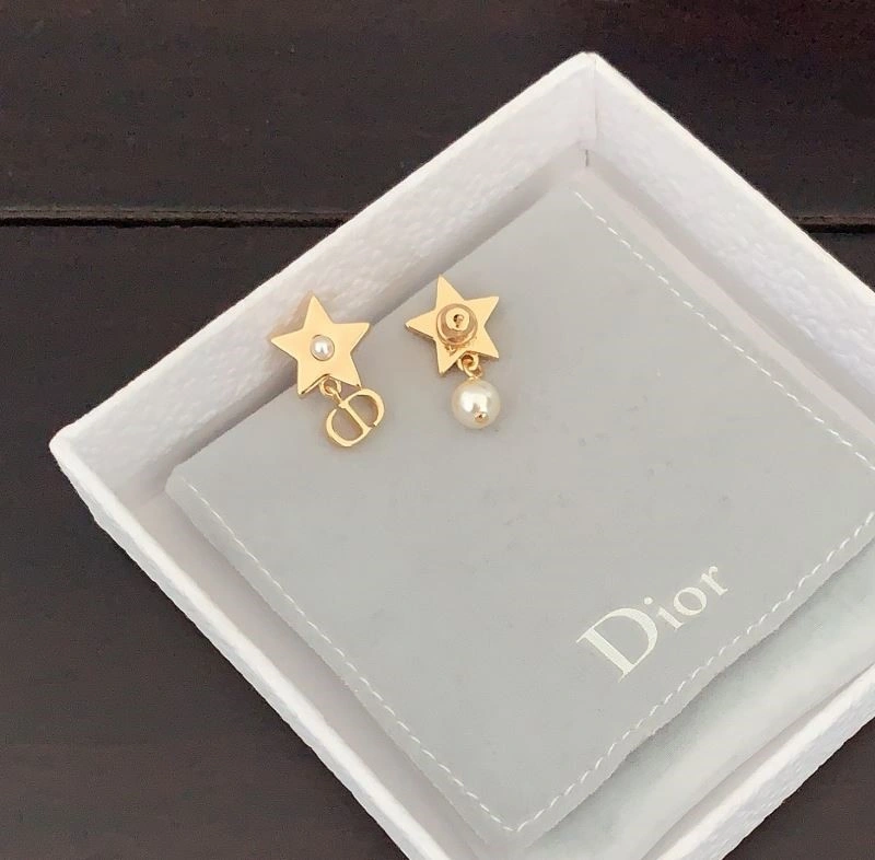 Accurate model Christian Dior Earrings