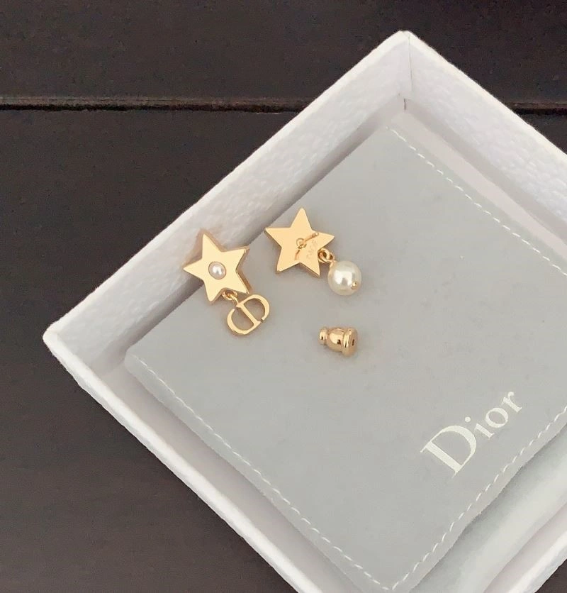 Accurate model Christian Dior Earrings