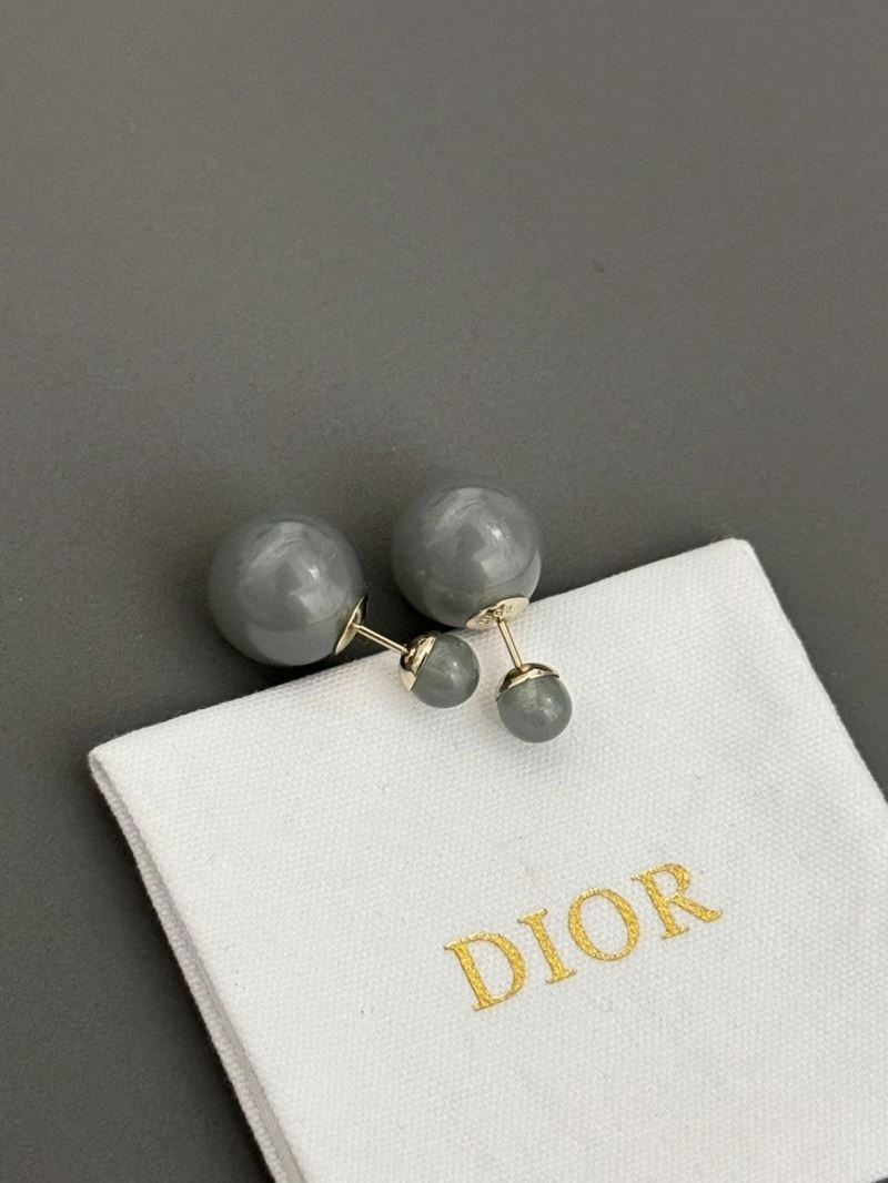 Top match Christian Dior Earrings