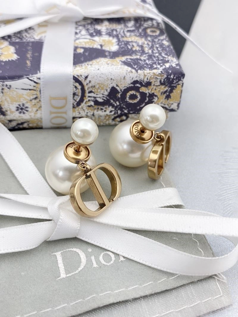 Accurate model Christian Dior Earrings