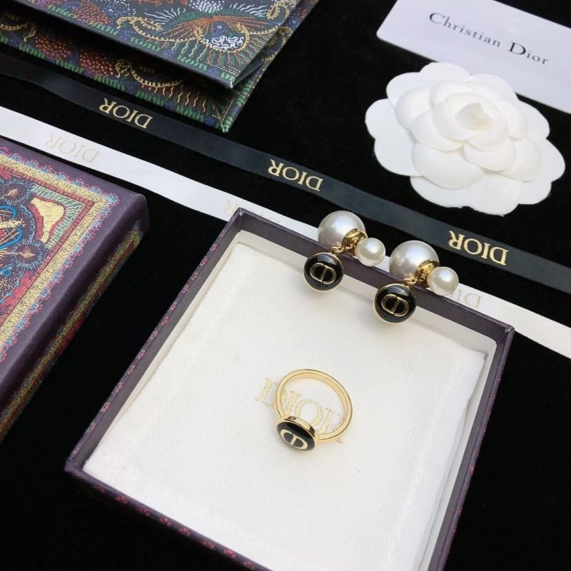 Cut-rate Christian Dior Earrings