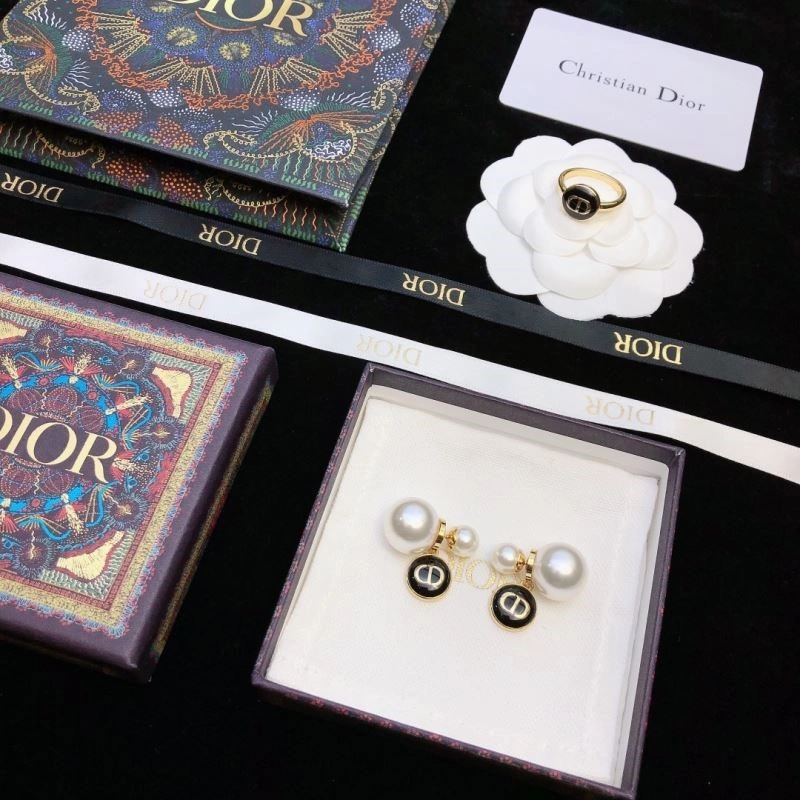 Cut-rate Christian Dior Earrings