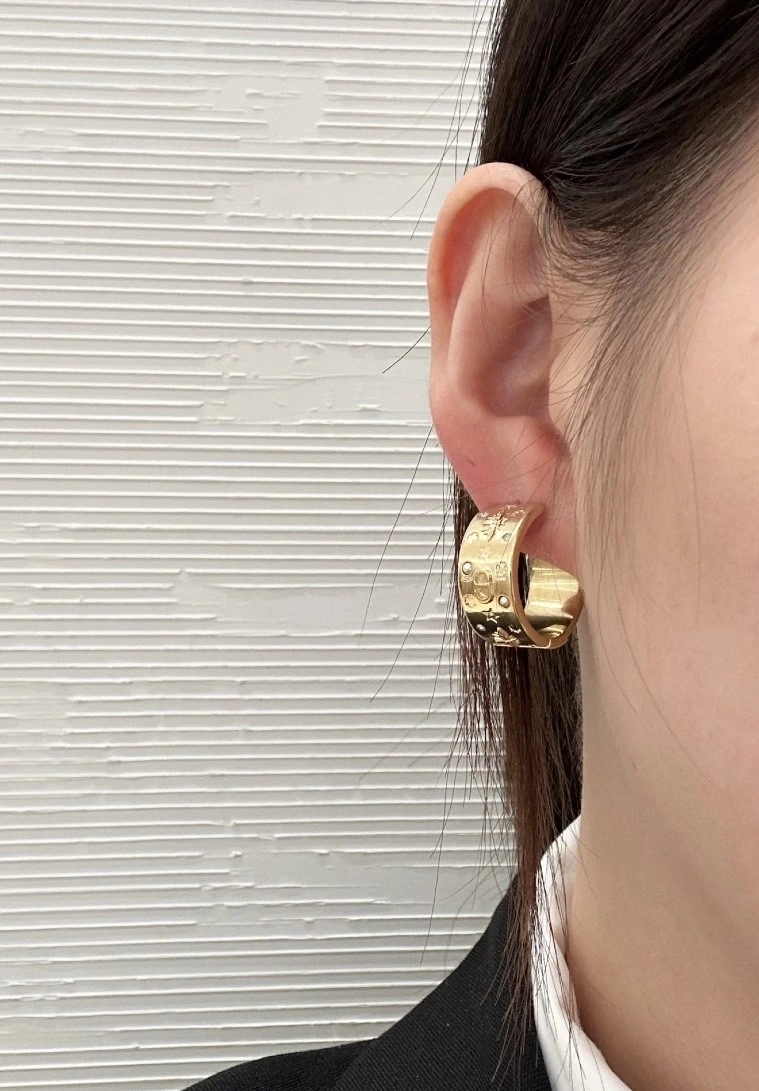 Legit Christian Dior Earrings