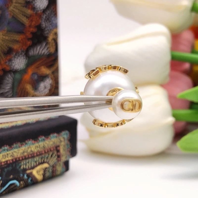 Low-cost Christian Dior Earrings