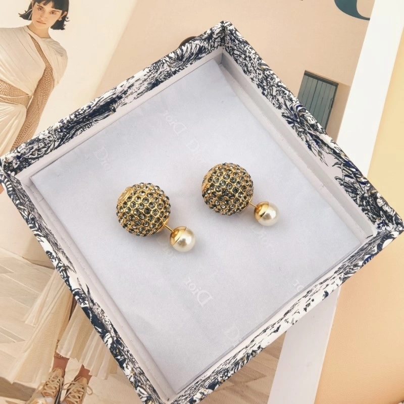 Accurate model Christian Dior Earrings