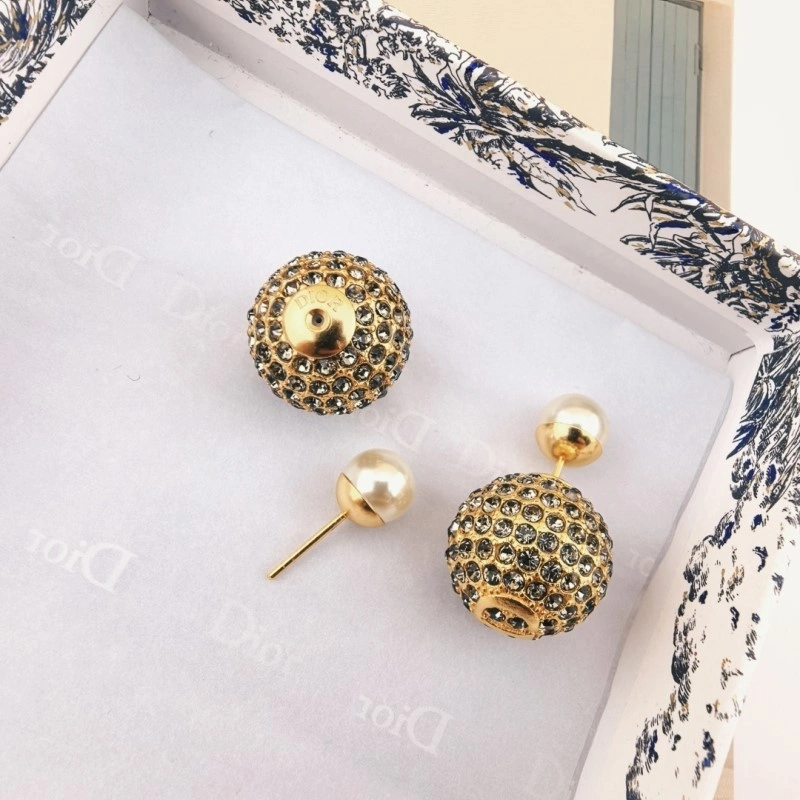 Accurate model Christian Dior Earrings