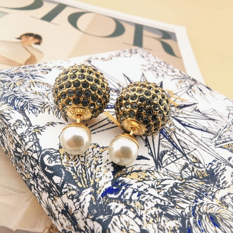 Accurate model Christian Dior Earrings