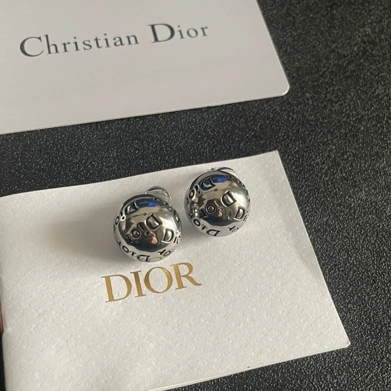 Accurate model Christian Dior Earrings