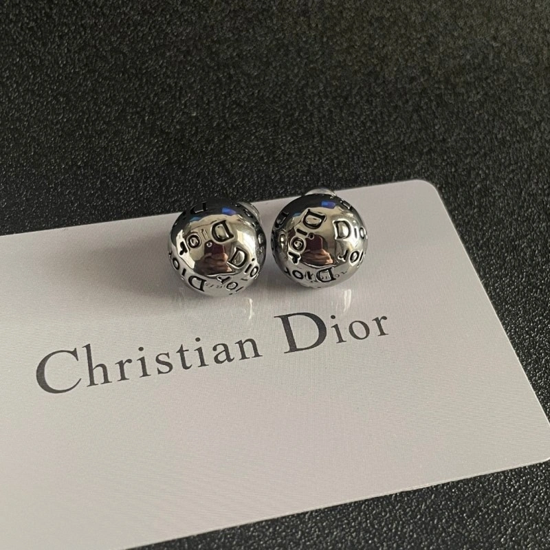 Accurate model Christian Dior Earrings