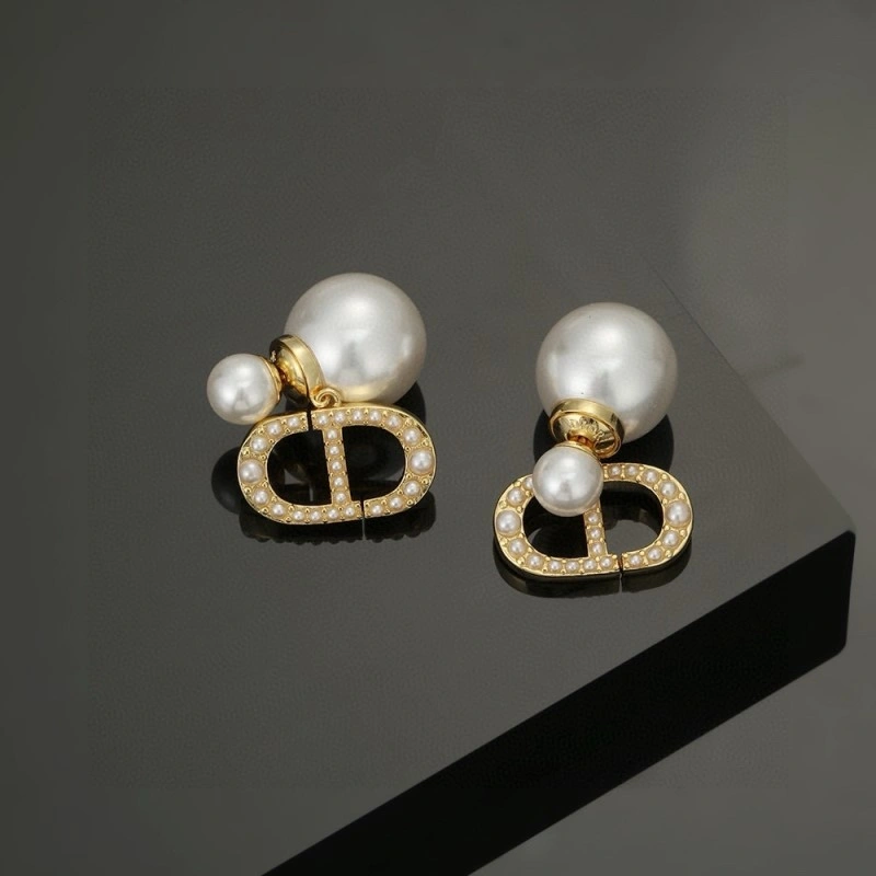 Accurate model Christian Dior Earrings