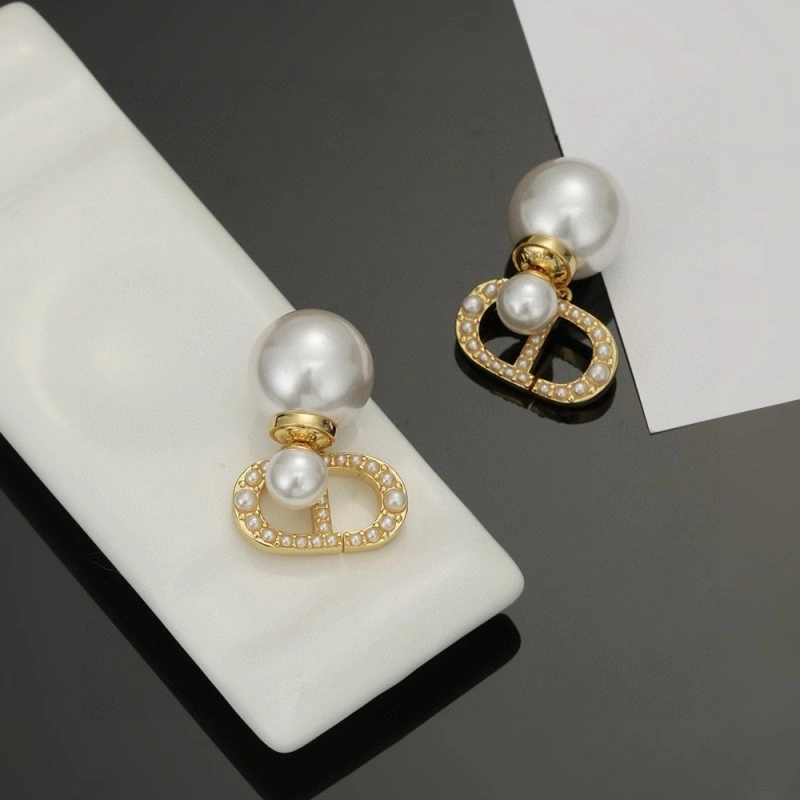 Accurate model Christian Dior Earrings