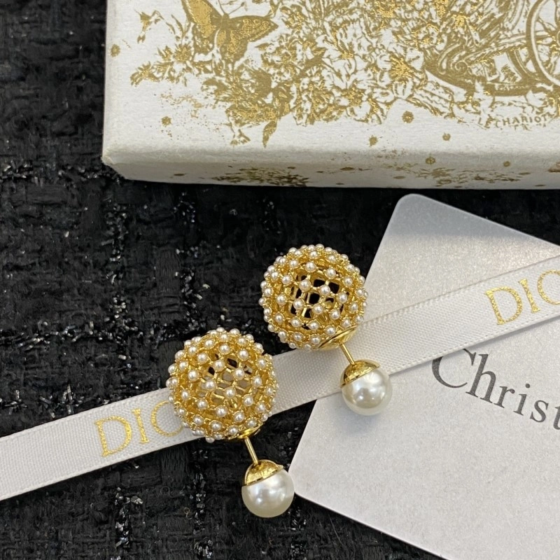 Accurate model Christian Dior Earrings