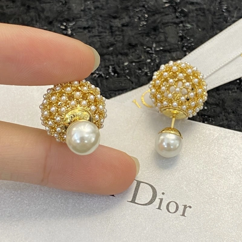 Accurate model Christian Dior Earrings