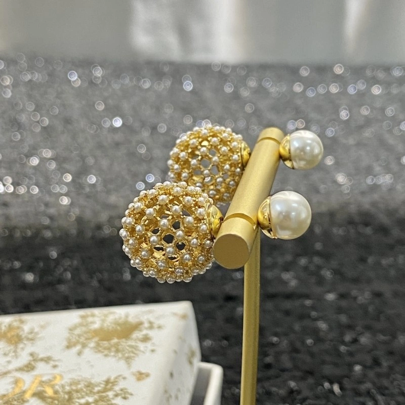 Accurate model Christian Dior Earrings