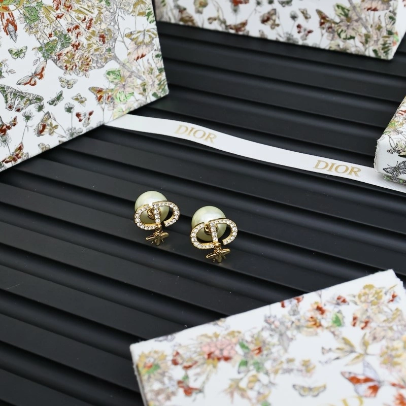 Top match Christian Dior Earrings