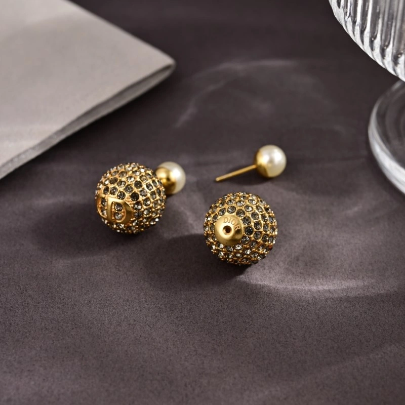 Accurate model Christian Dior Earrings