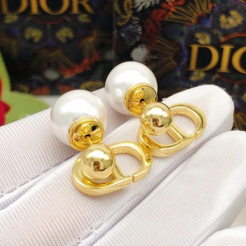 Top match Christian Dior Earrings