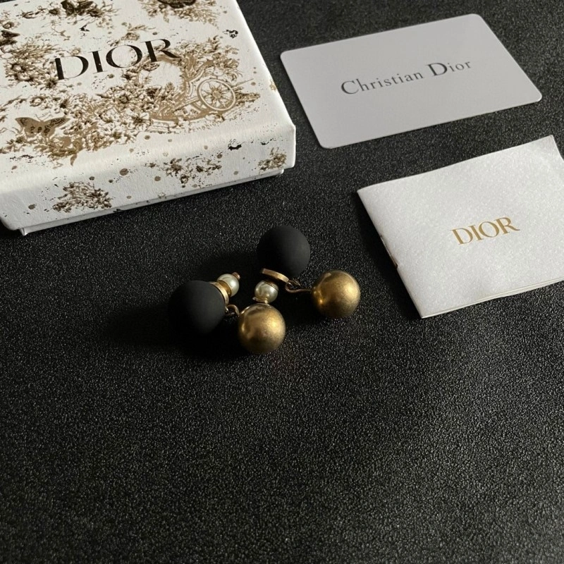 Cut-rate Christian Dior Earrings