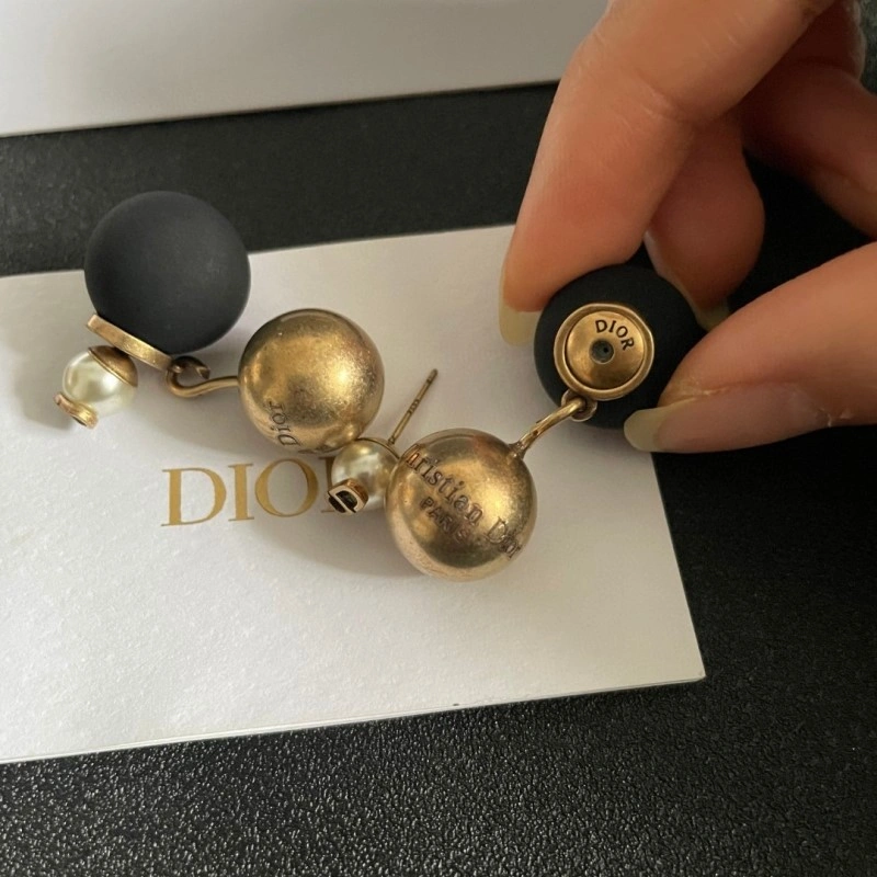 Cut-rate Christian Dior Earrings