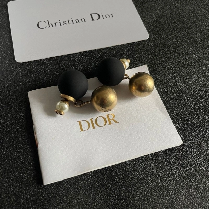 Cut-rate Christian Dior Earrings