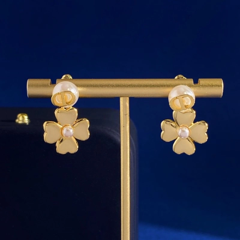 Accurate model Christian Dior Earrings
