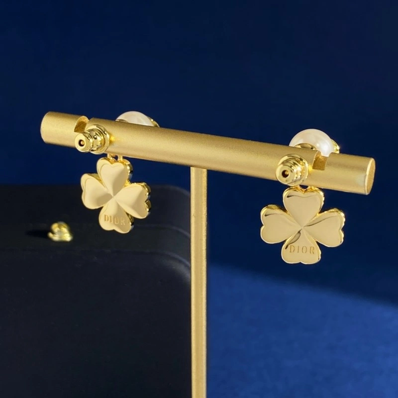Accurate model Christian Dior Earrings