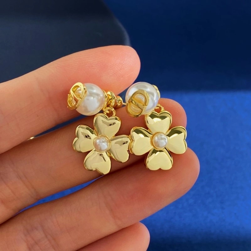 Accurate model Christian Dior Earrings