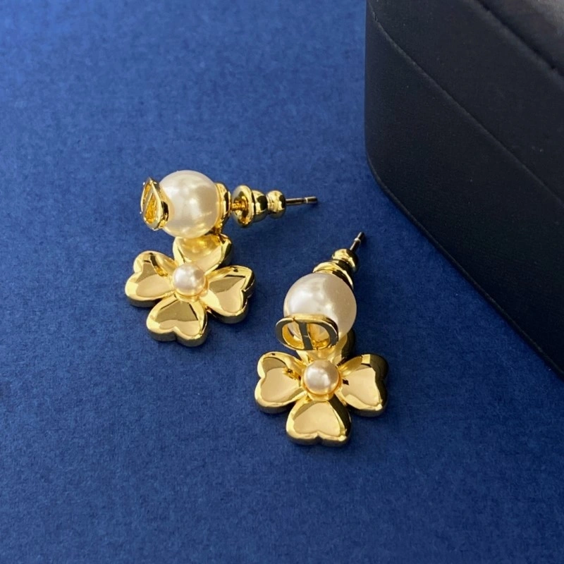 Accurate model Christian Dior Earrings