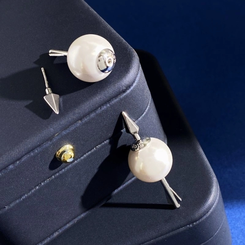 Low-cost Christian Dior Earrings