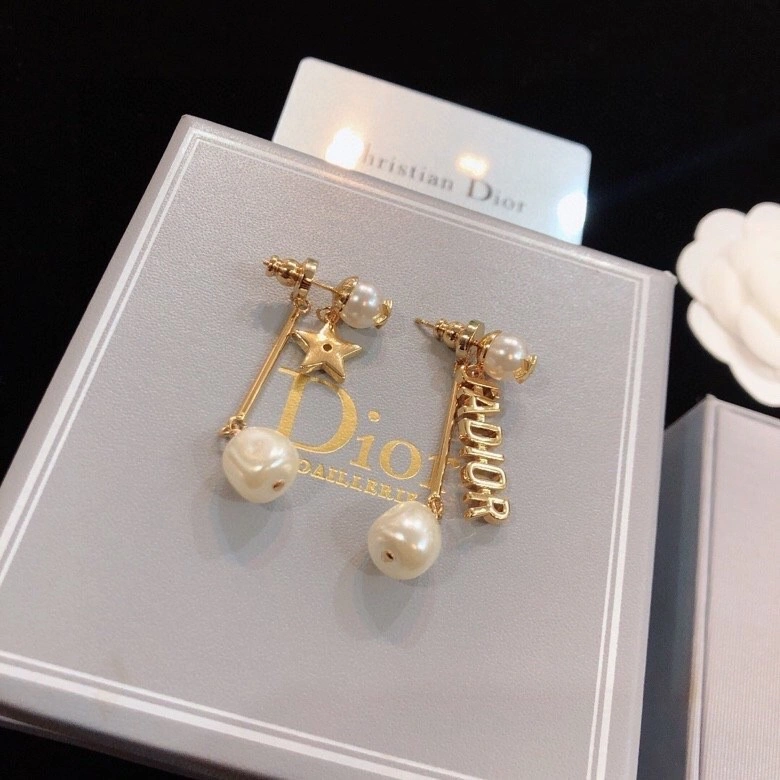 Legit Christian Dior Earrings