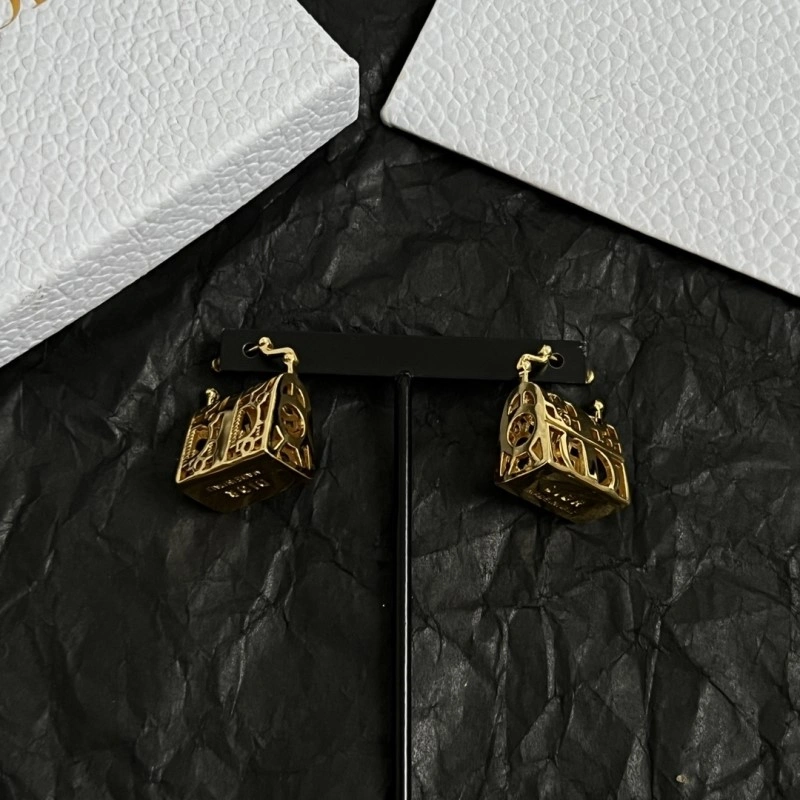 Accurate model Christian Dior Earrings