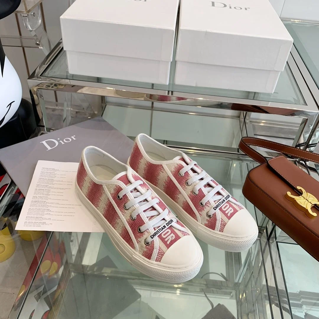 Accurate model Christian Dior Flat Shoes